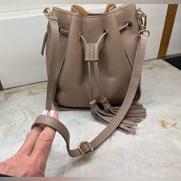 Persaman New York | Bags | Persaman Italian Leather Bucket Bag Like New ...